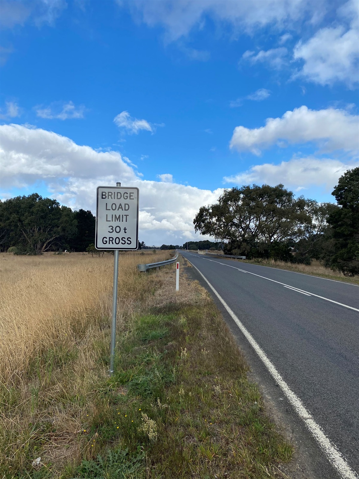 Load limit signs installed on bridges - Pyrenees Shire Council